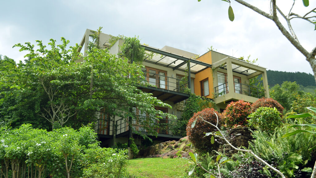 Cube House - Designplex21 Architects