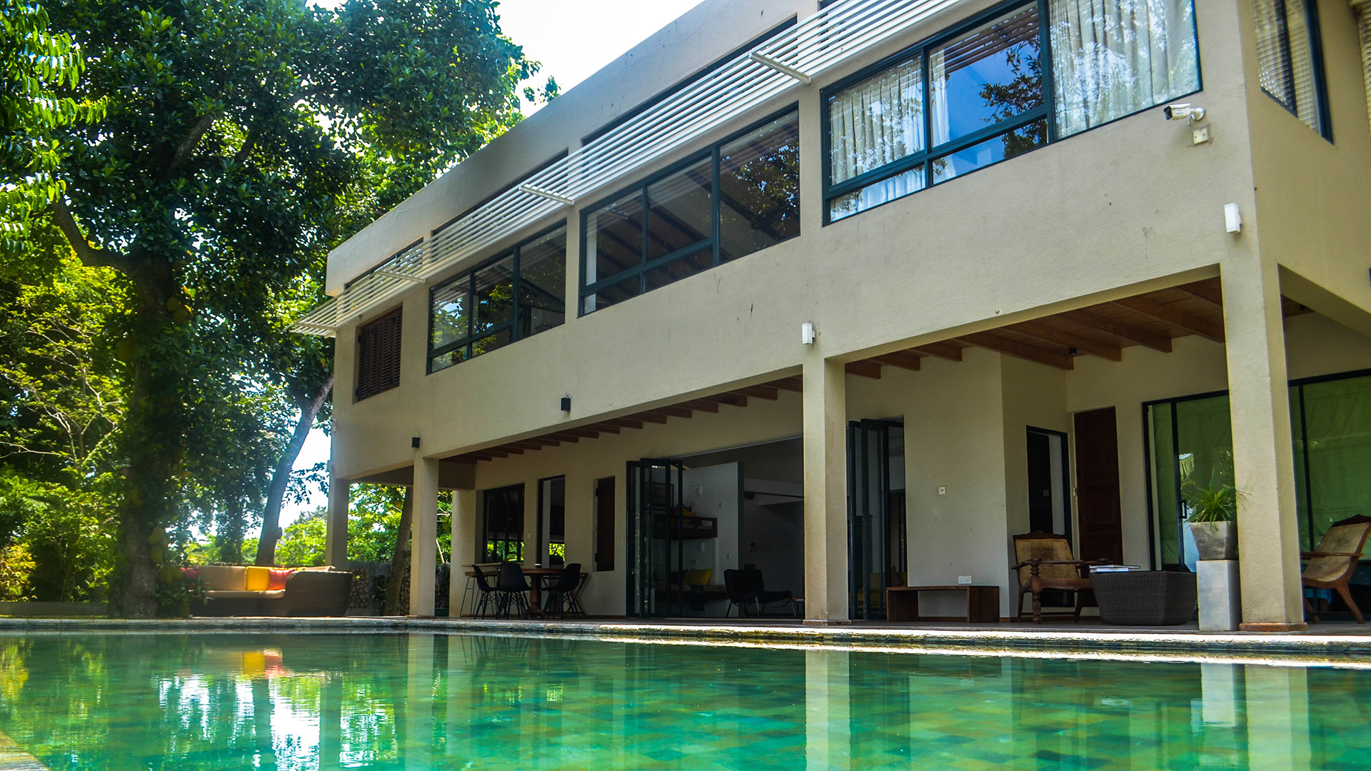 Riverfront House - Designplex21 Architects