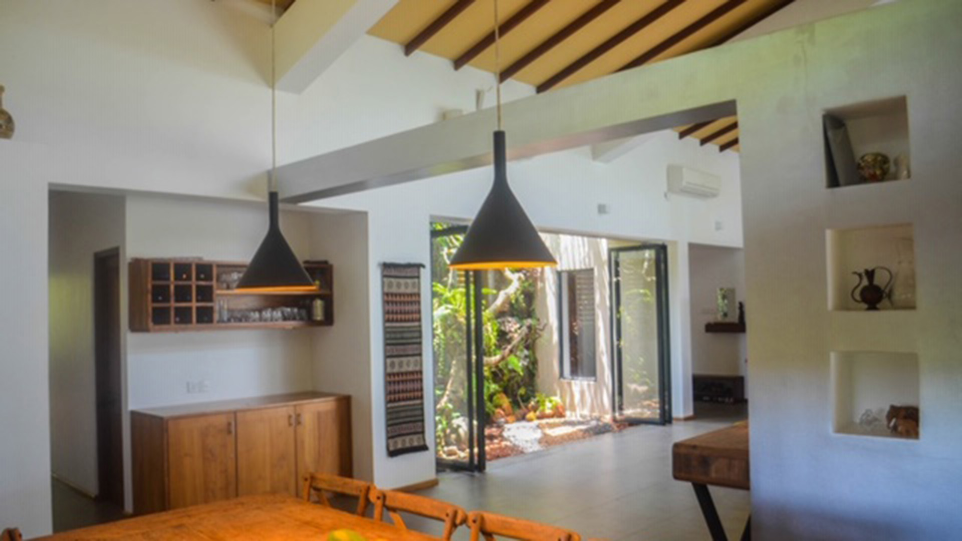 Riverfront House - Designplex21 Architects